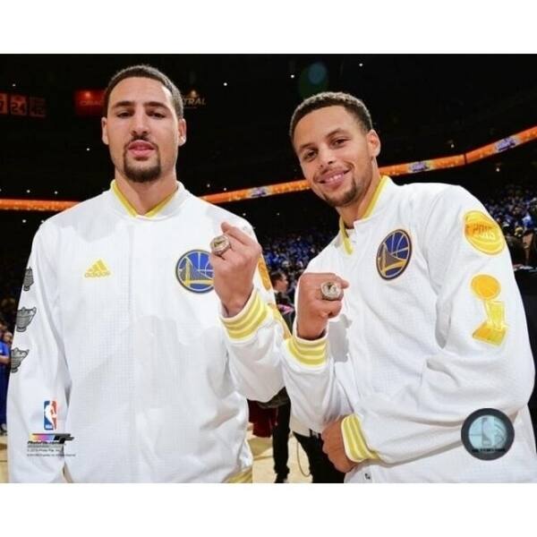 Klay Thompson And Stephen Curry Pose With Their 2015 Nba Championship ...
