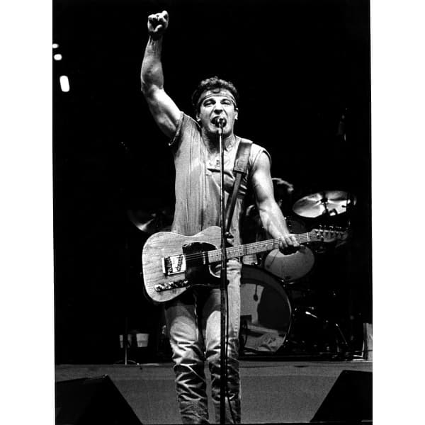 Bruce Springsteen performing during The Born in the USA Tour Photo ...