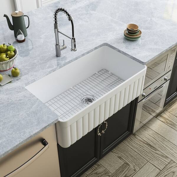 DeerValley Solstice 33'' x 18'' Fireclay Farmhouse Apron Kitchen Sink ...