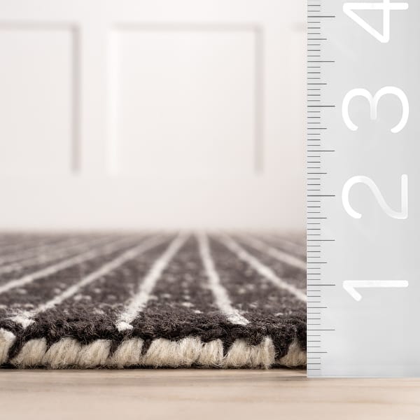 Nuloom Melrose Checked Wool Area Rug. - Bed Bath & Beyond - 34711797
