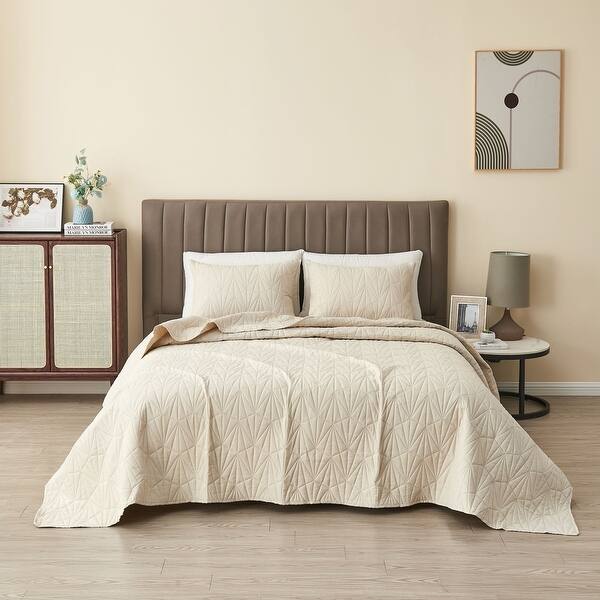Premium Geometric Pinsonic Microfiber Quilt Set With Shams - Bed Bath ...
