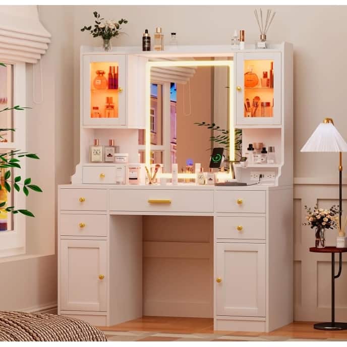 the makeup light vanity