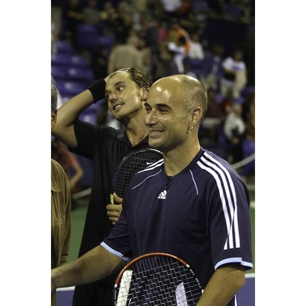 Andre Agassi and Gavin Rossdale on a tennis court Photo Print - Bed ...