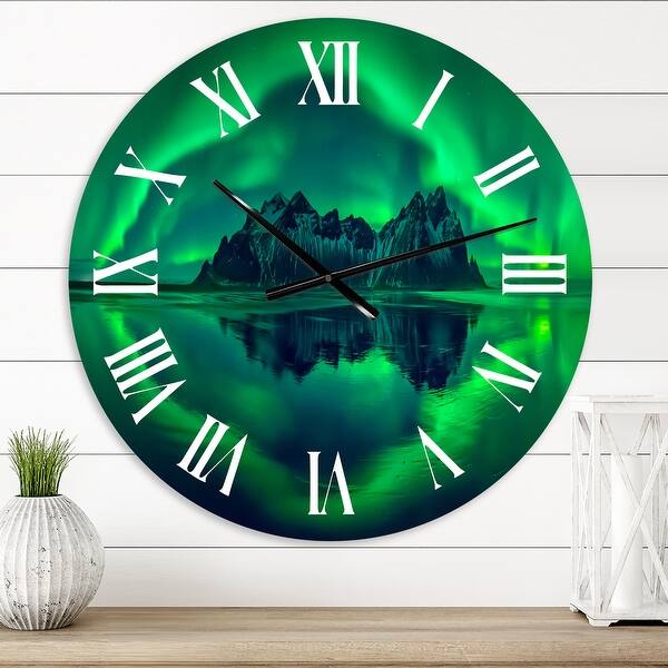 Designart 'Green PoLar Light Aurora Borealis in IceLand' Traditional ...