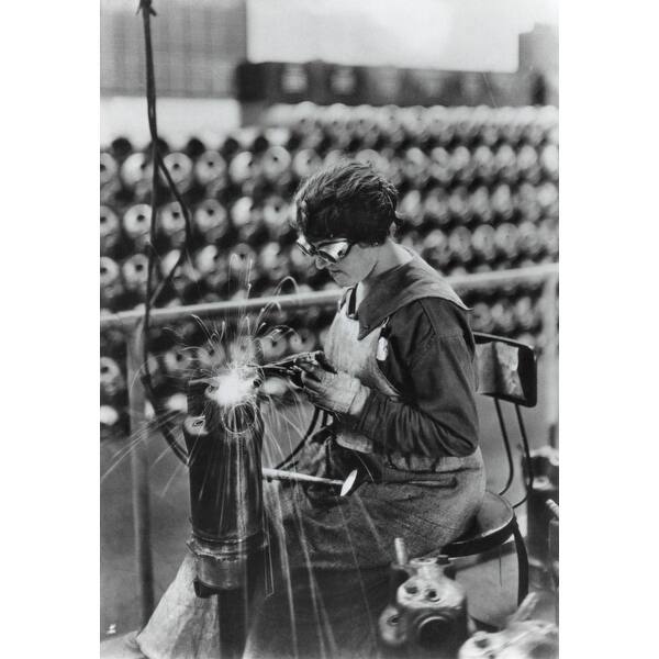 America Ww1 Woman Arsenal Worker 1918 She Is Welding A Water Jacket For ...