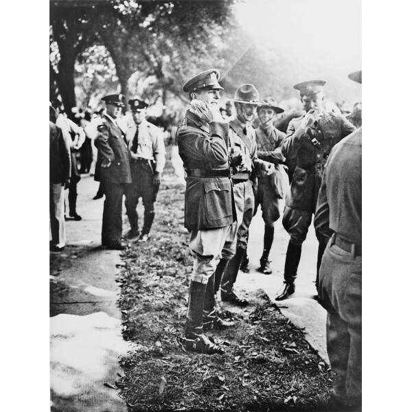 General Douglas Macarthur With His Staff Officer History - Bed Bath ...