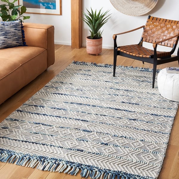 SAFAVIEH Handmade Natura Alayne Boho Fringe Wool Rug - On Sale - Bed ...