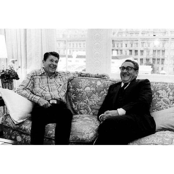 Ronald Reagan and Henry Kissenger smiling on a sofa Photo Print - Bed ...
