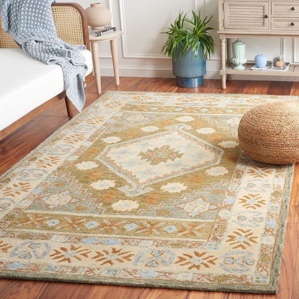 SAFAVIEH Handmade Heritage Bayan Traditional Wool Rug - On Sale - Bed ...