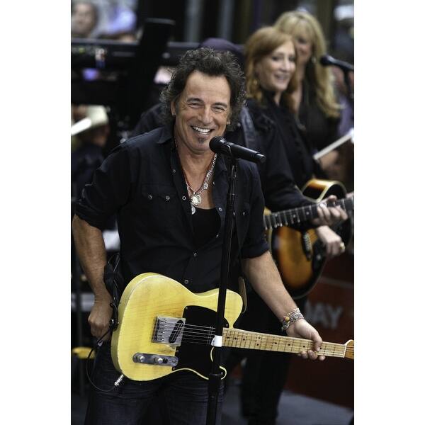 Bruce Springsteen performs on The Today Show with The E Street Band ...