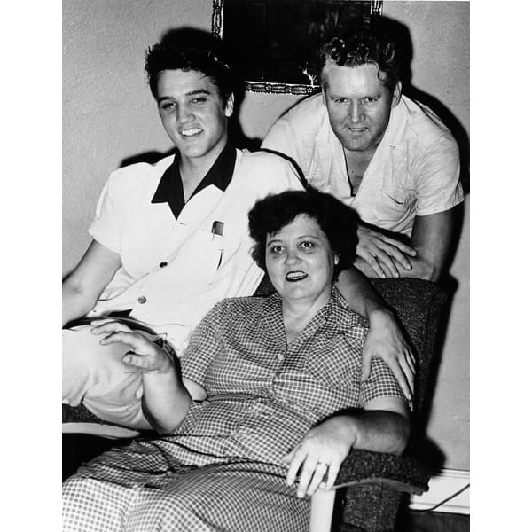 Elvis Presley with his parents Gladys and Vernon Photo Print - Bed Bath ...