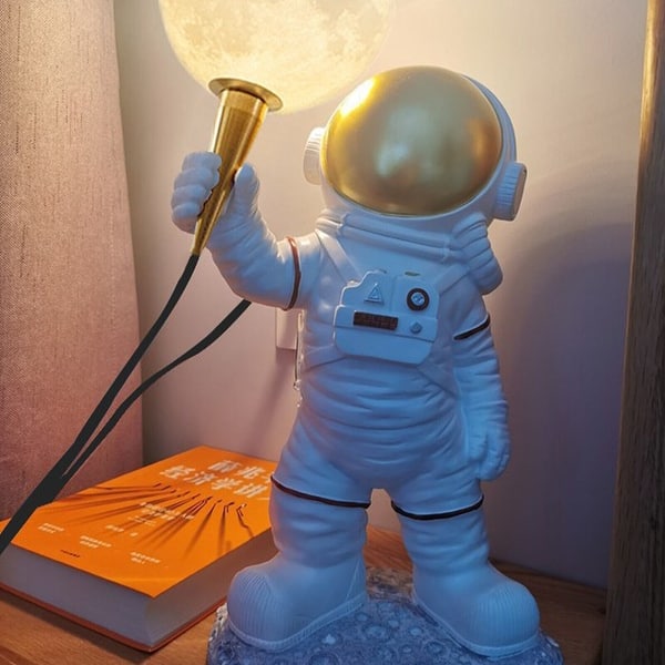 astronaut table lamp