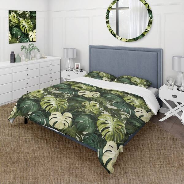 Designart "Monstera Elegance Tropical Pattern I" Floral Bed Cover Set ...