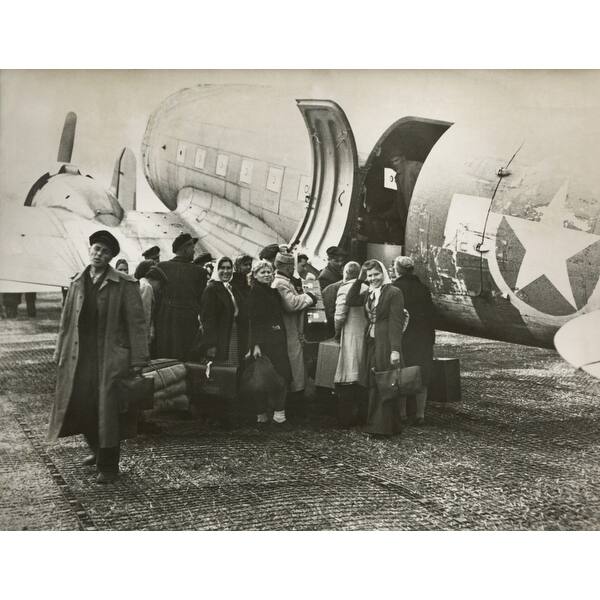 A Group Of Russians Returning To The Soviet Union In An American Plane ...