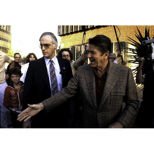 Ronald Reagan holding his hand out for a handshake Photo Print - Bed ...
