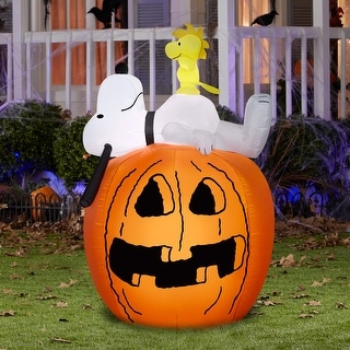 Gemmy Airblown Snoopy and Woodstock on Pumpkin Scene Peanuts, 4.5 ft ...