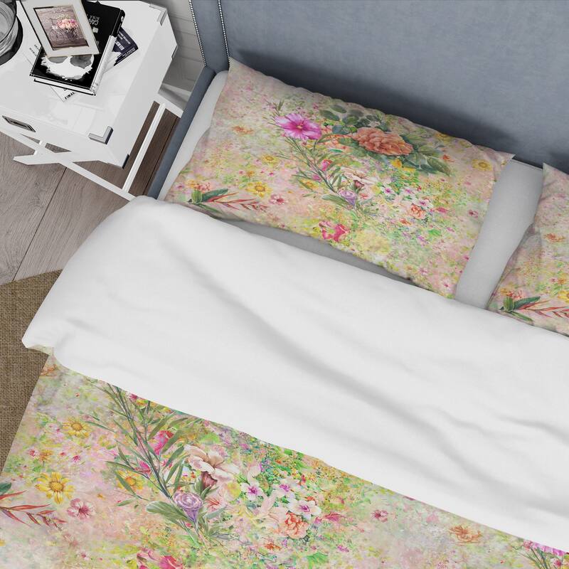 Designart 'Colorful Grunge Seasonal Flowers' Traditional Duvet Cover ...