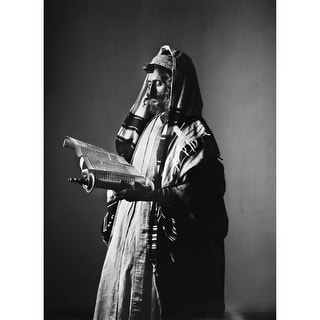 Jerusalem Rabbi. /Na Rabbi In Jerusalem Wearing The Prayer Robe Holding ...