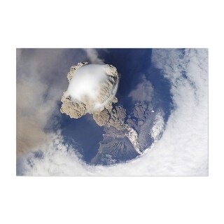 Eruption of Sarychev volcano Photography Mountains Art Print/Poster ...