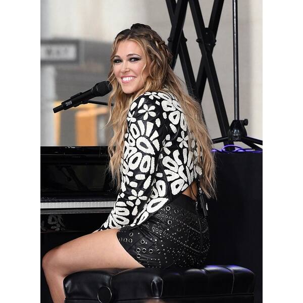 Rachel Platten On Stage For Nbc Today Show Concert With Rachel Platten ...