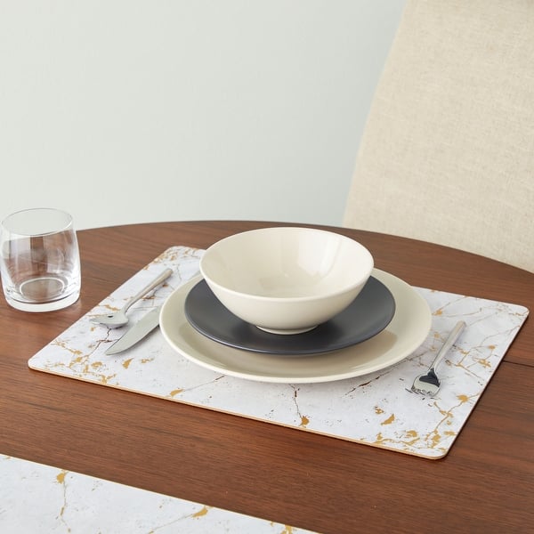 white marble table mats