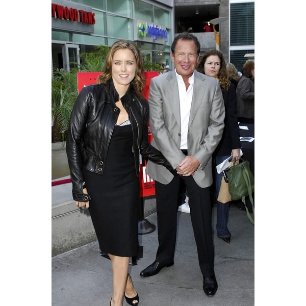 Tea Leoni Garry Shandling At Arrivals For Ifc Films Presents You Kill Me Los Angeles Premiere ...