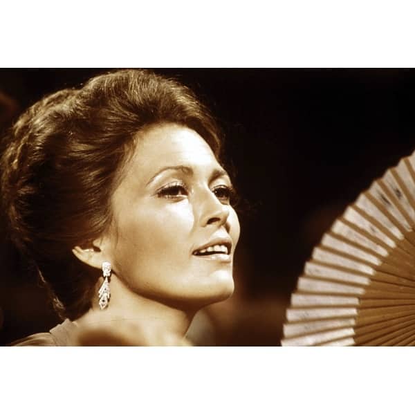 A publicity still of Faye Dunaway for Towering Inferno Photo Print ...