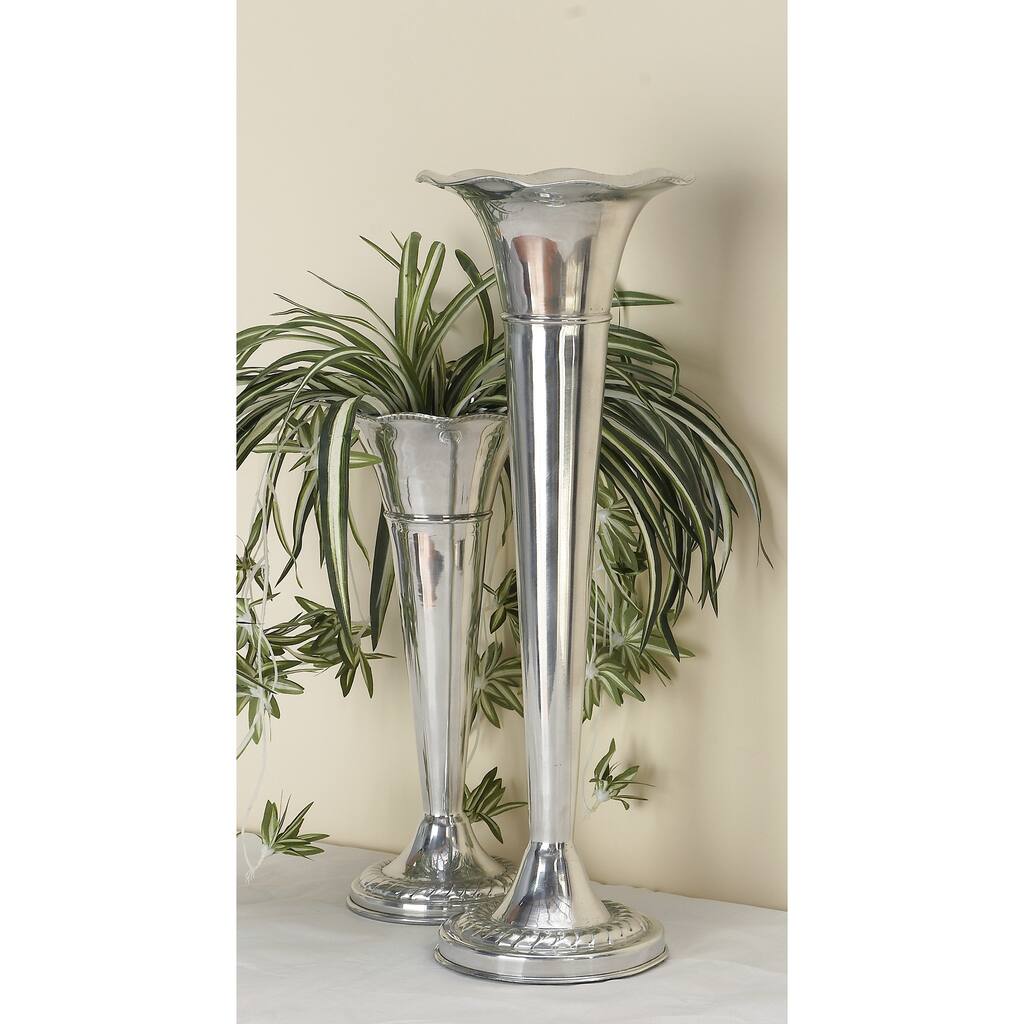 Silver Aluminum Flute Shaped Vase - Overstock - 21409299