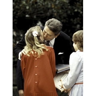 Ronald Reagan kissing Drew Barrymore on the cheek Photo Print - Bed ...