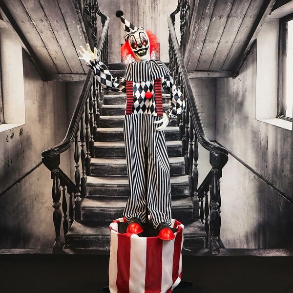 Animatronic Talking Clown on a Stage with Movement and Light-Up Eyes ...