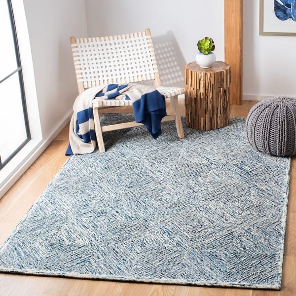 SAFAVIEH Handmade Capri Sigrun Contemporary Wool Rug - On Sale - Bed ...