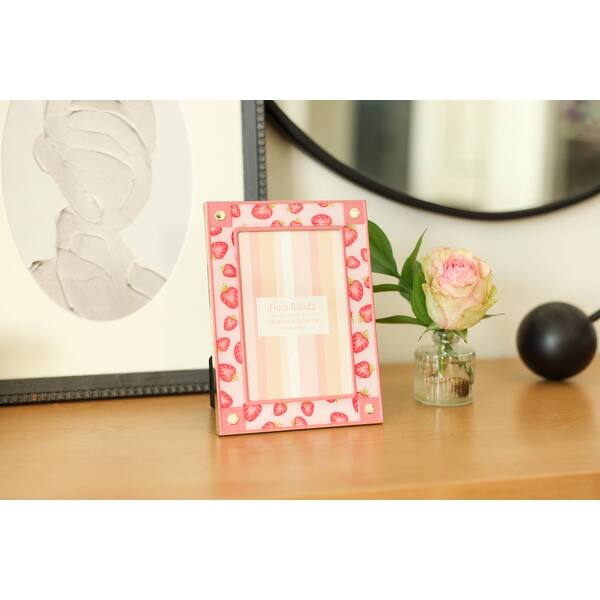strawberry frames uk