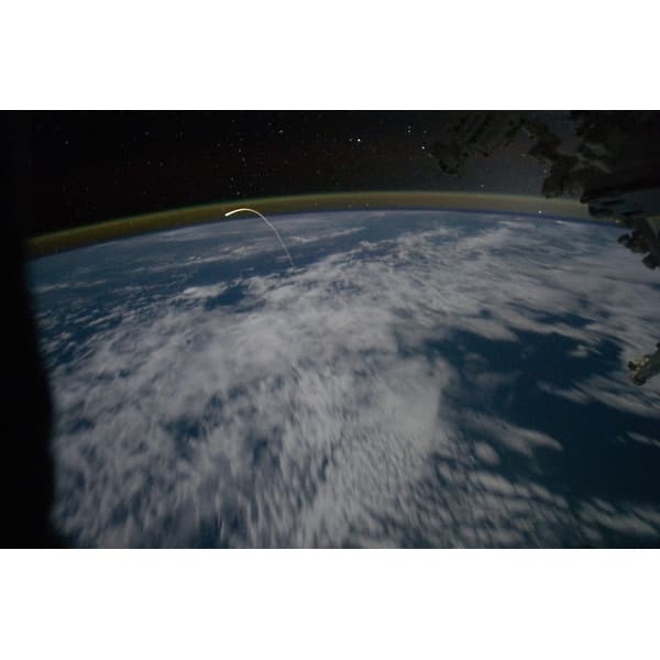 Space Shuttle Atlantis Re-Entry Flight Path Resembles A Bean Sprout ...