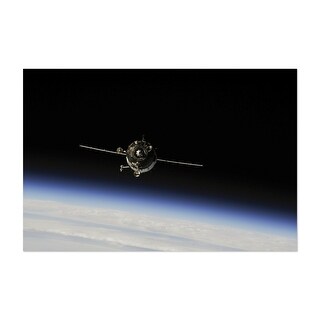 The Soyuz TMA 10M above Earth s limb Photography Art Print/Poster - Bed ...