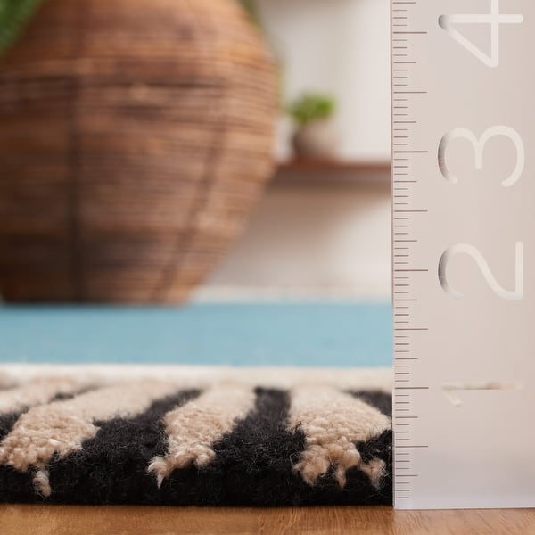 SAFAVIEH Hand-Tufted Fifth Avenue Hermien Mid-Century Modern Wool Rug ...