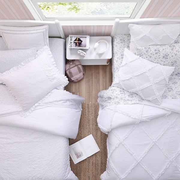 white bedding ruffle