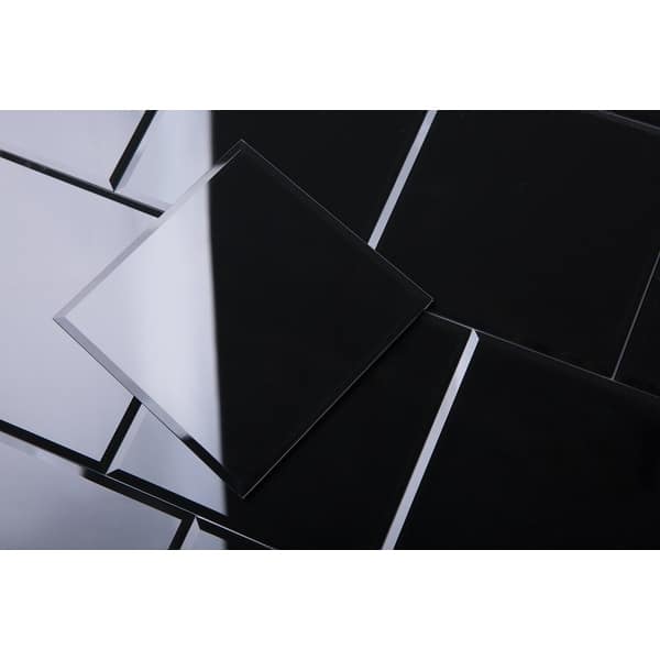 black mirrored backsplash