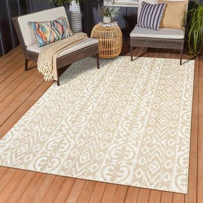 Sevita Entwined Ikat Geometric Indoor/Outdoor Rug - Overstock - 19993885