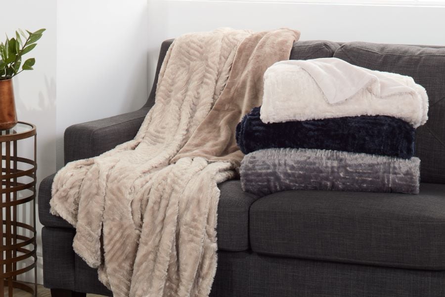 How to Pick the Best Blankets by Material - Bed Bath & Beyond